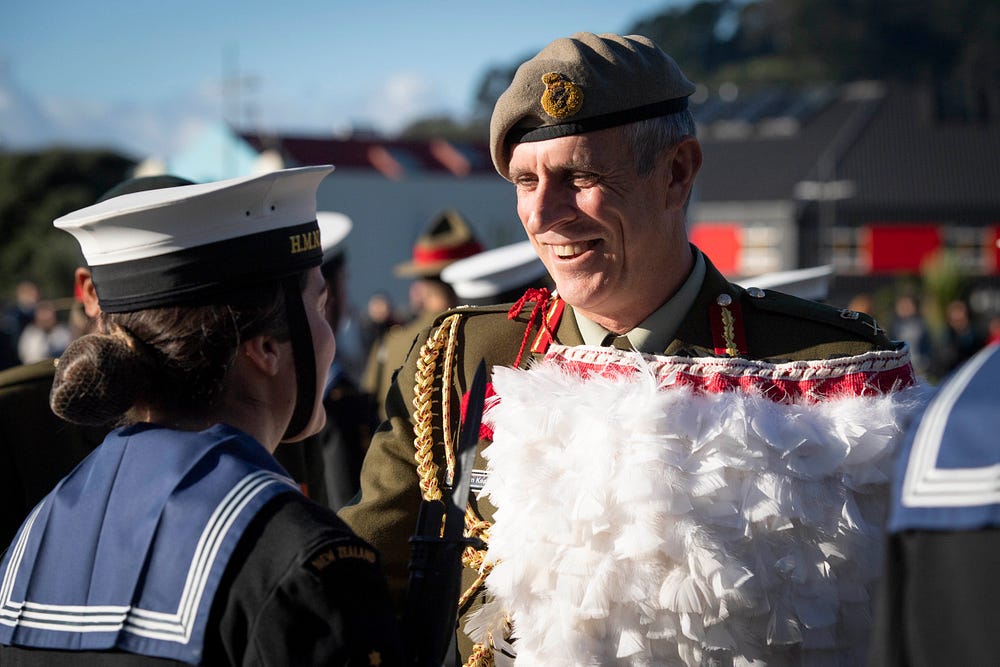 Outgoing Chief of Defence Force (New Zealand) LTGEN Tim Keating chats ...
