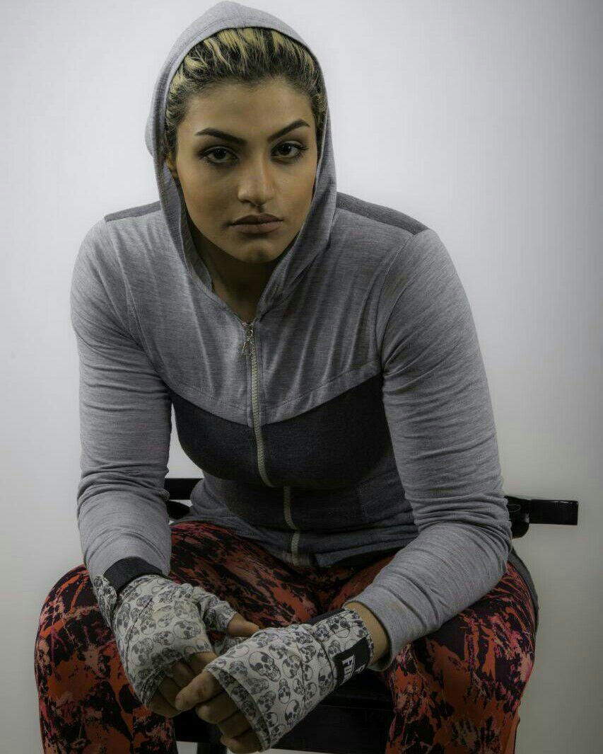 Non-Hijabi Iranian female boxer who won boxing match in France ...