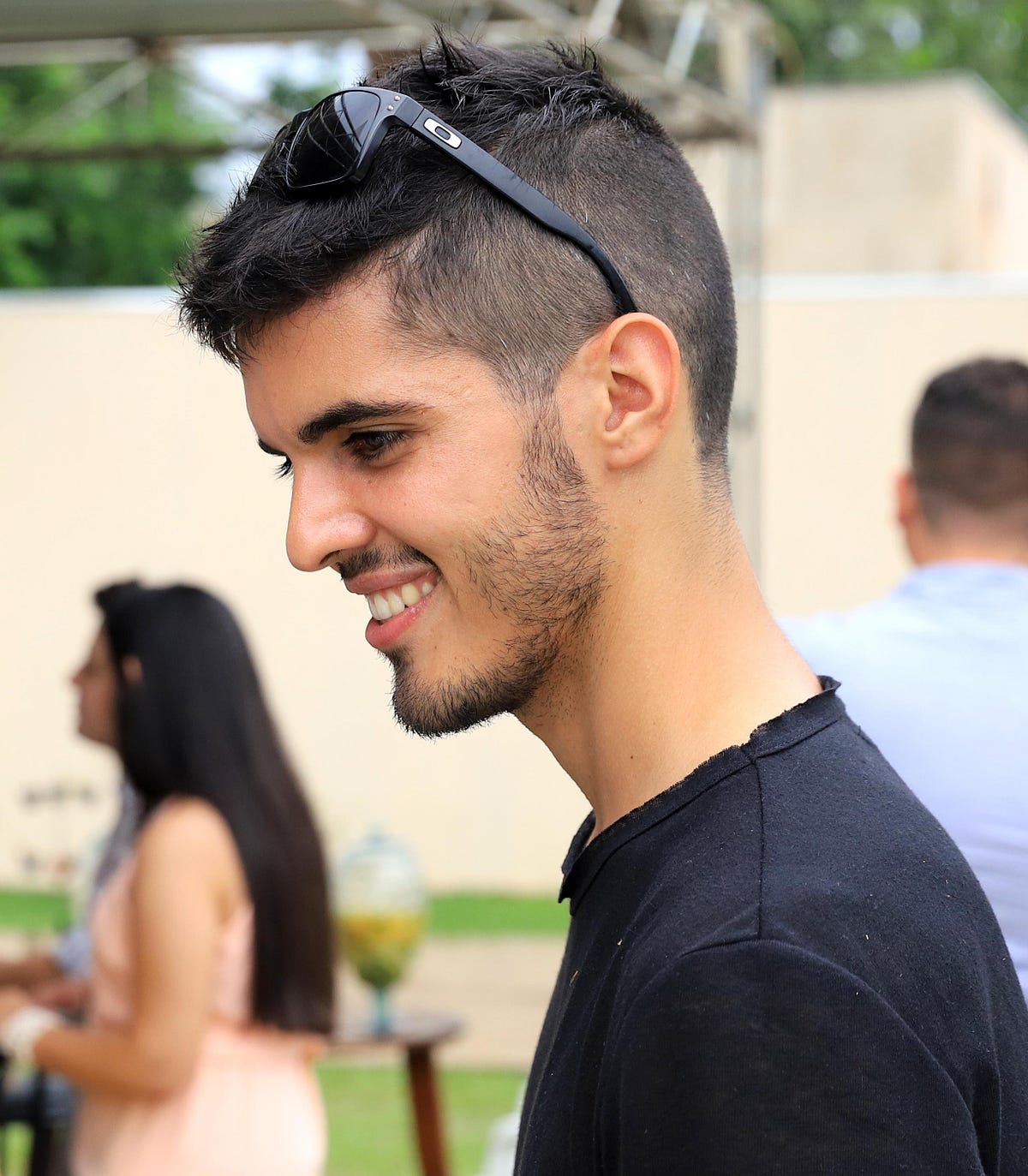 Victor Leoni – Medium