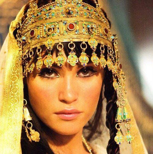 The Forgotten Queen – Medium