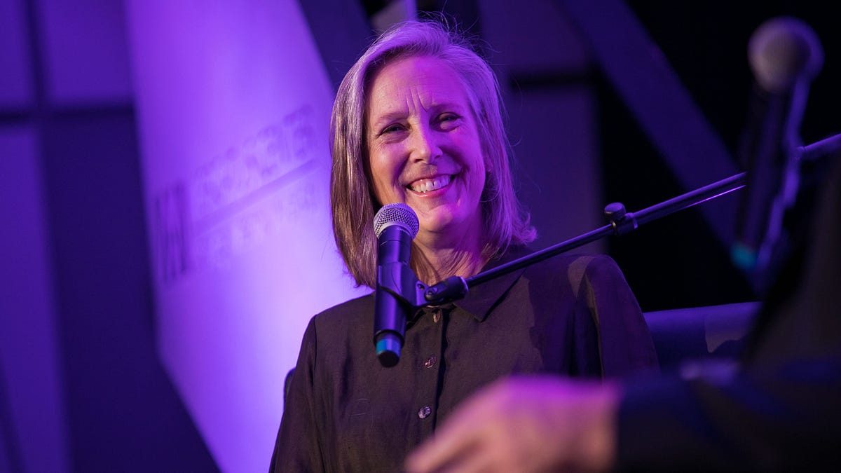 Mary Roach on Disgust, Death, and Danger (Ep. 29 — Live at Mason)