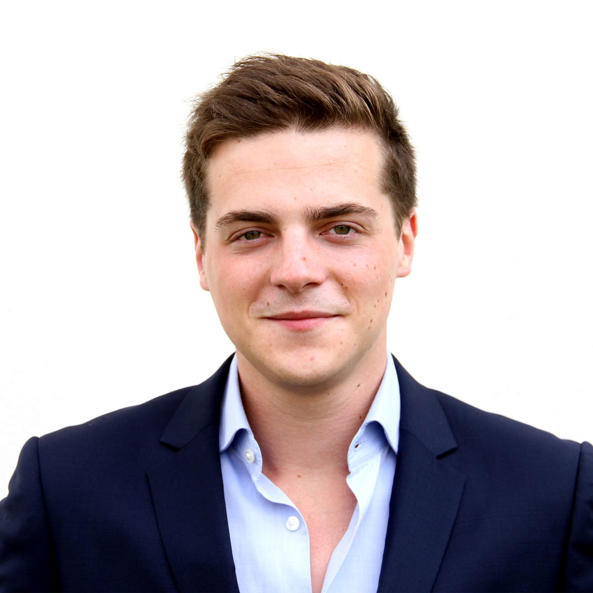 Hugo Mercier – Medium