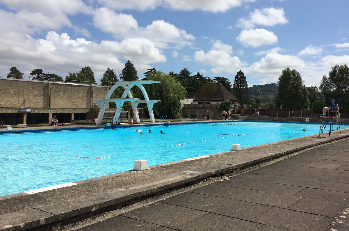 STRATFORD PARK, STROUD – Lido Road Trip – Medium