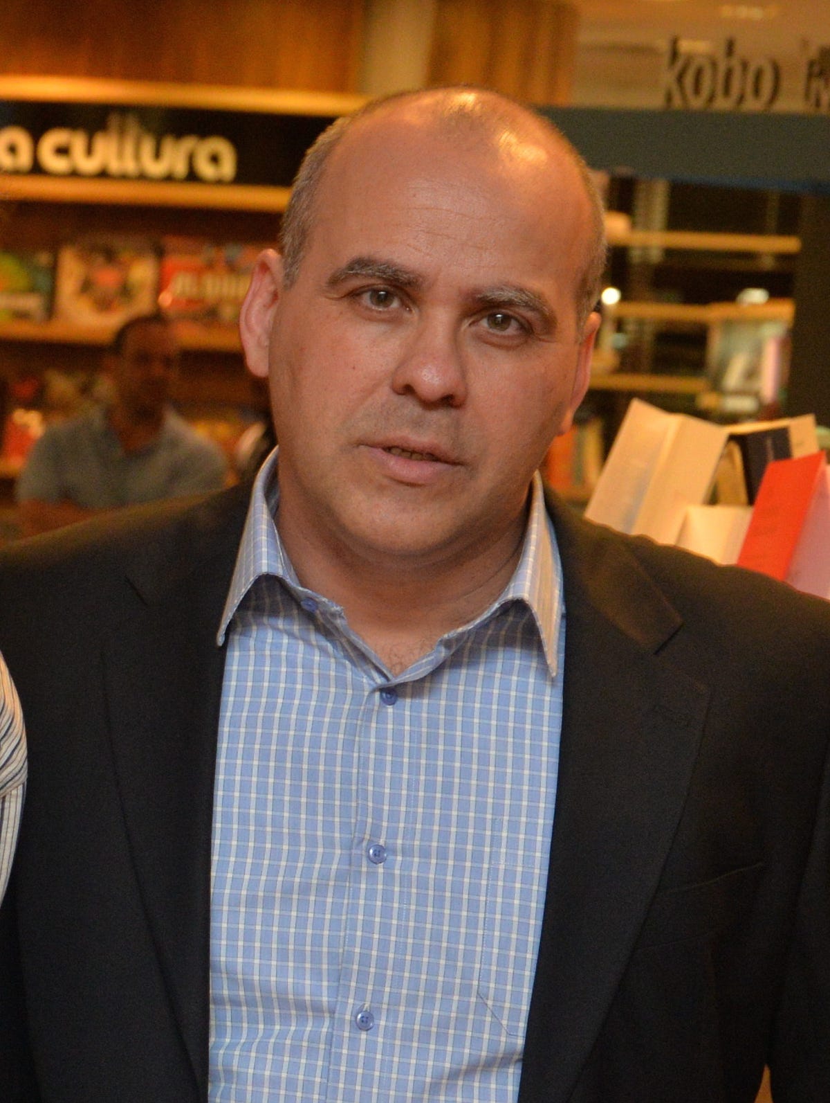 Alexandre Borges - Medium