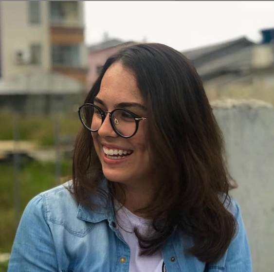 Laura Beatris - Medium