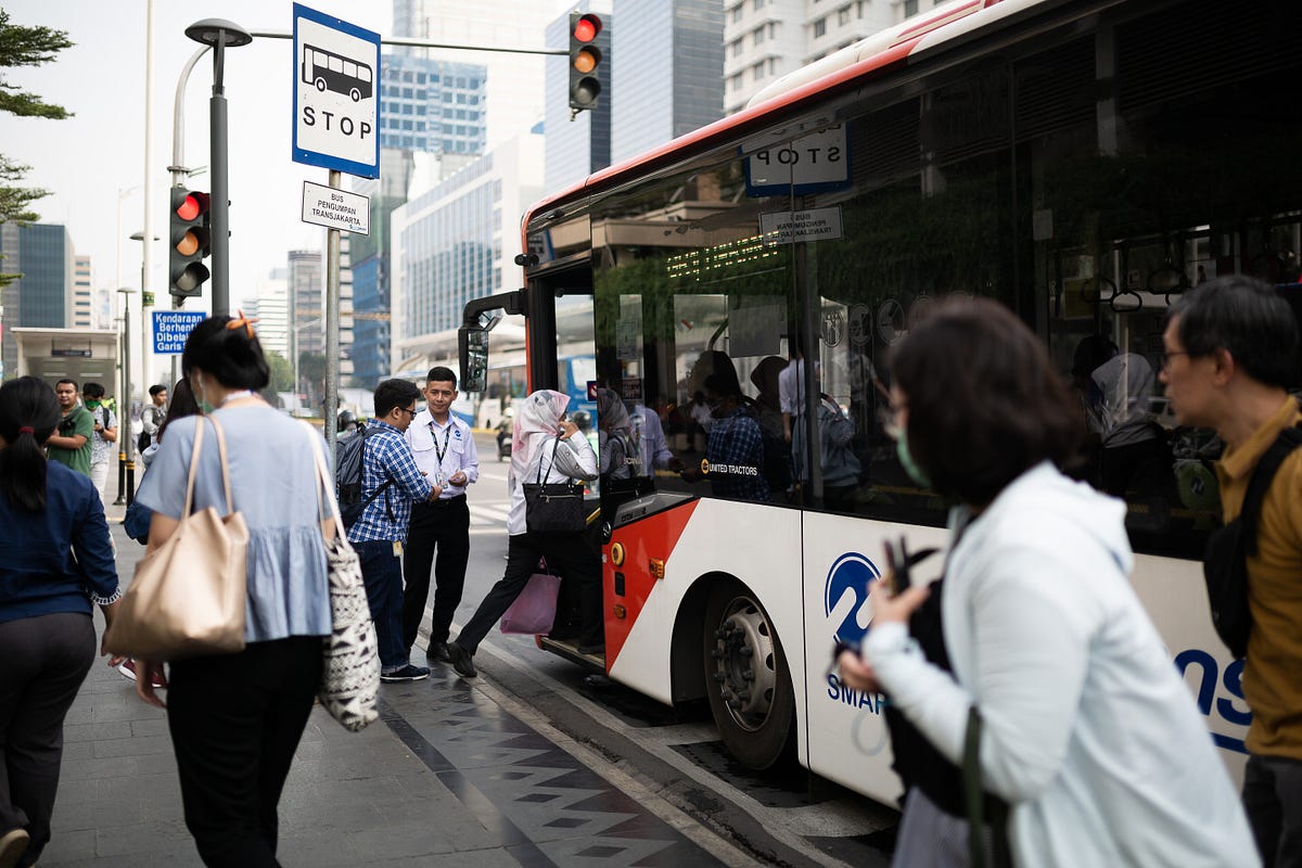 Transportasi Jakarta - Medium