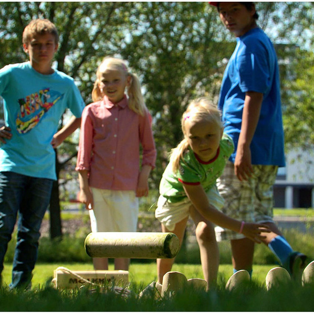 Outdoor throwing games Medium