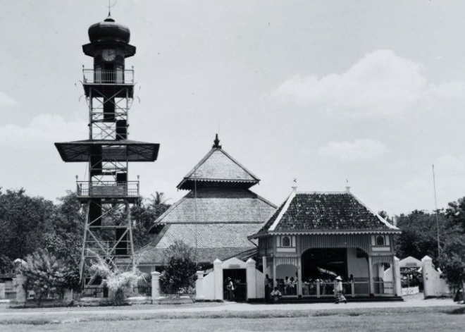 Sejarah Masjid Agung Demak Simbol Penyebaran Islam di Jawa - Medium