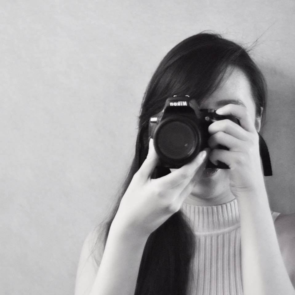 Alicia & Camera - Medium