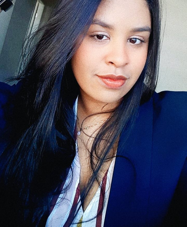 Alessandra Calixto - Medium