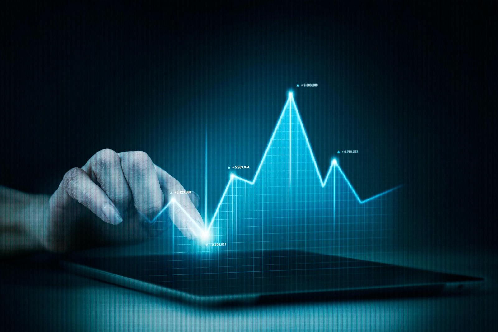 7 Examples of How AI Can Help Make Better Business Decisions