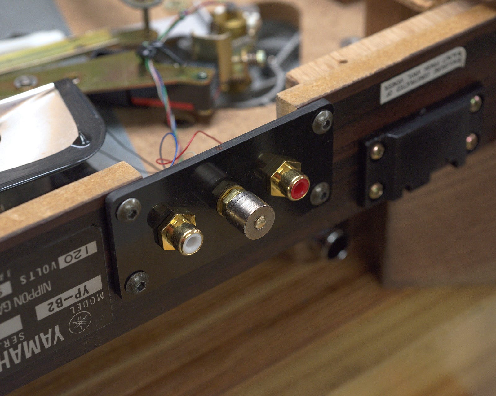 DIY RCA Jacks and Grounding for my Vintage Yamaha YP-B2 Turntable