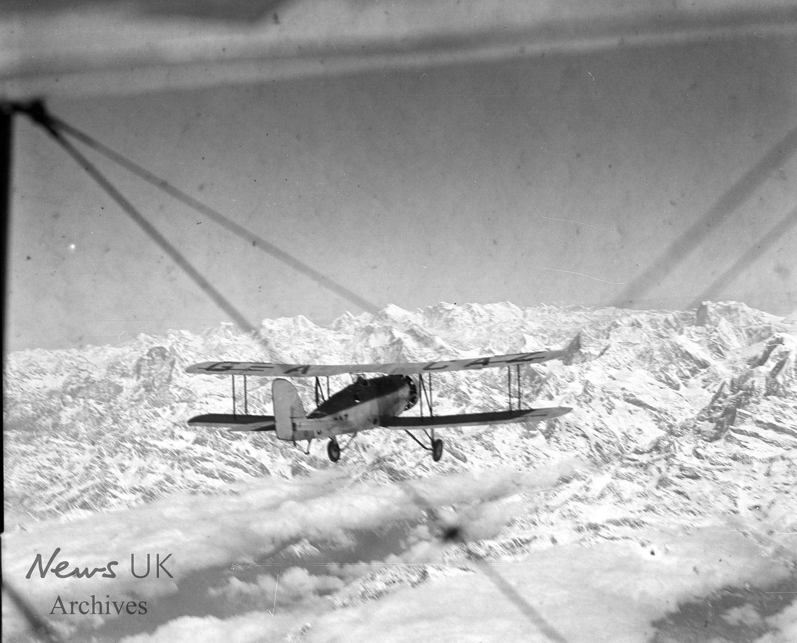 1933: First flight over Everest – News UK Archives – Medium