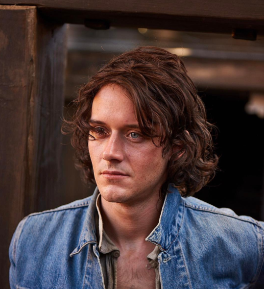 Entrevista com César Domboy (Fergus) – Outlander LS Brasil – Medium