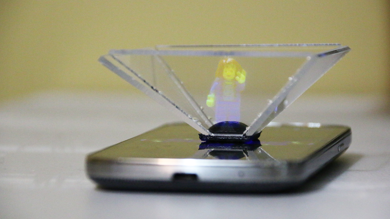 I Made a Mobile Hologram to Land My First Full-time UX Position