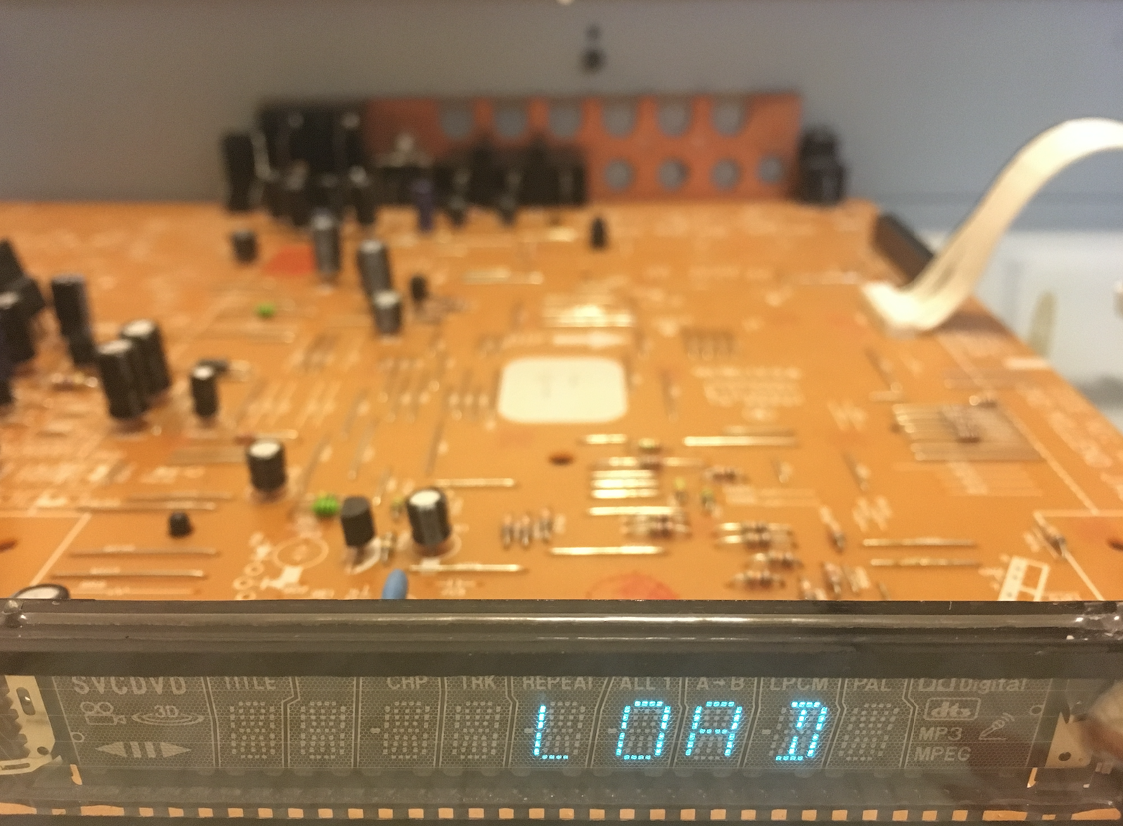Reverse-engineering the pinout of vacuum-fluorescent displays (VFDs ...