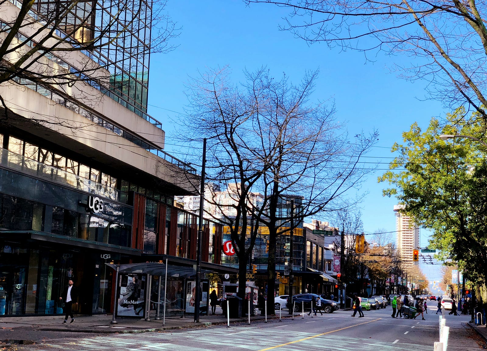 [溫哥華的購物美食天堂] 位於市中心的Robson Street – SaraChu 的生活旅遊 – Medium