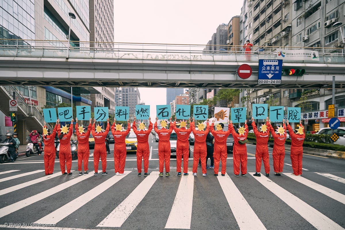 Break Free! Tens of thousands take peaceful action against fossil fuels