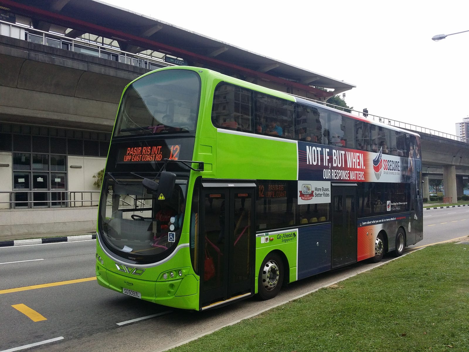 The eyesore that is new bus advertisements – Ryan © – Medium