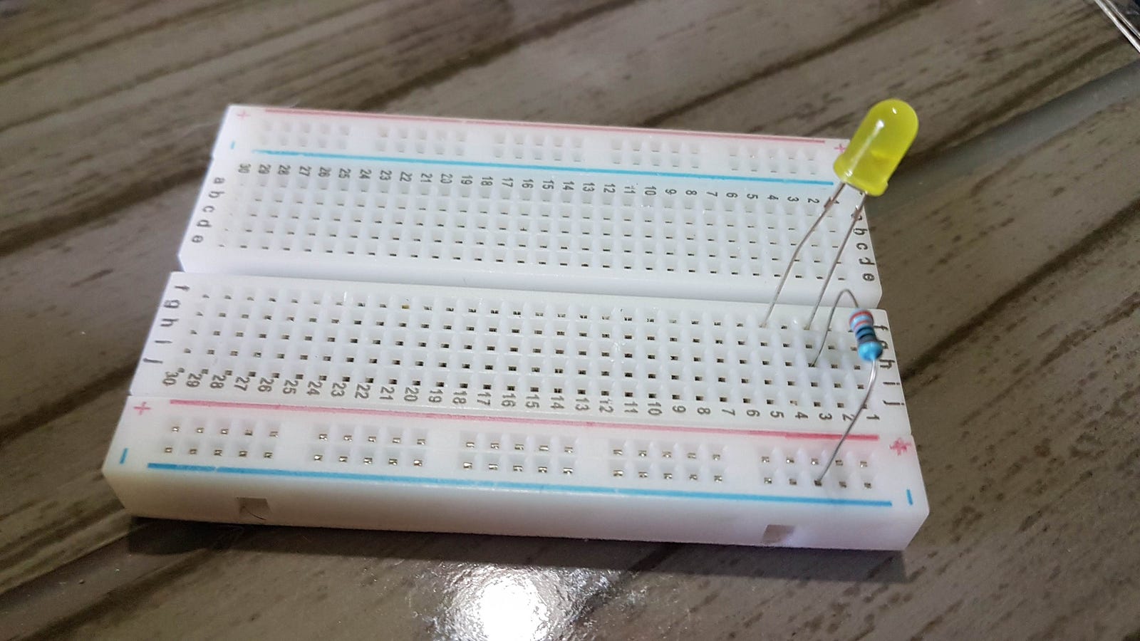 Acendendo um LED com o Arduino – THT Brasil – Medium