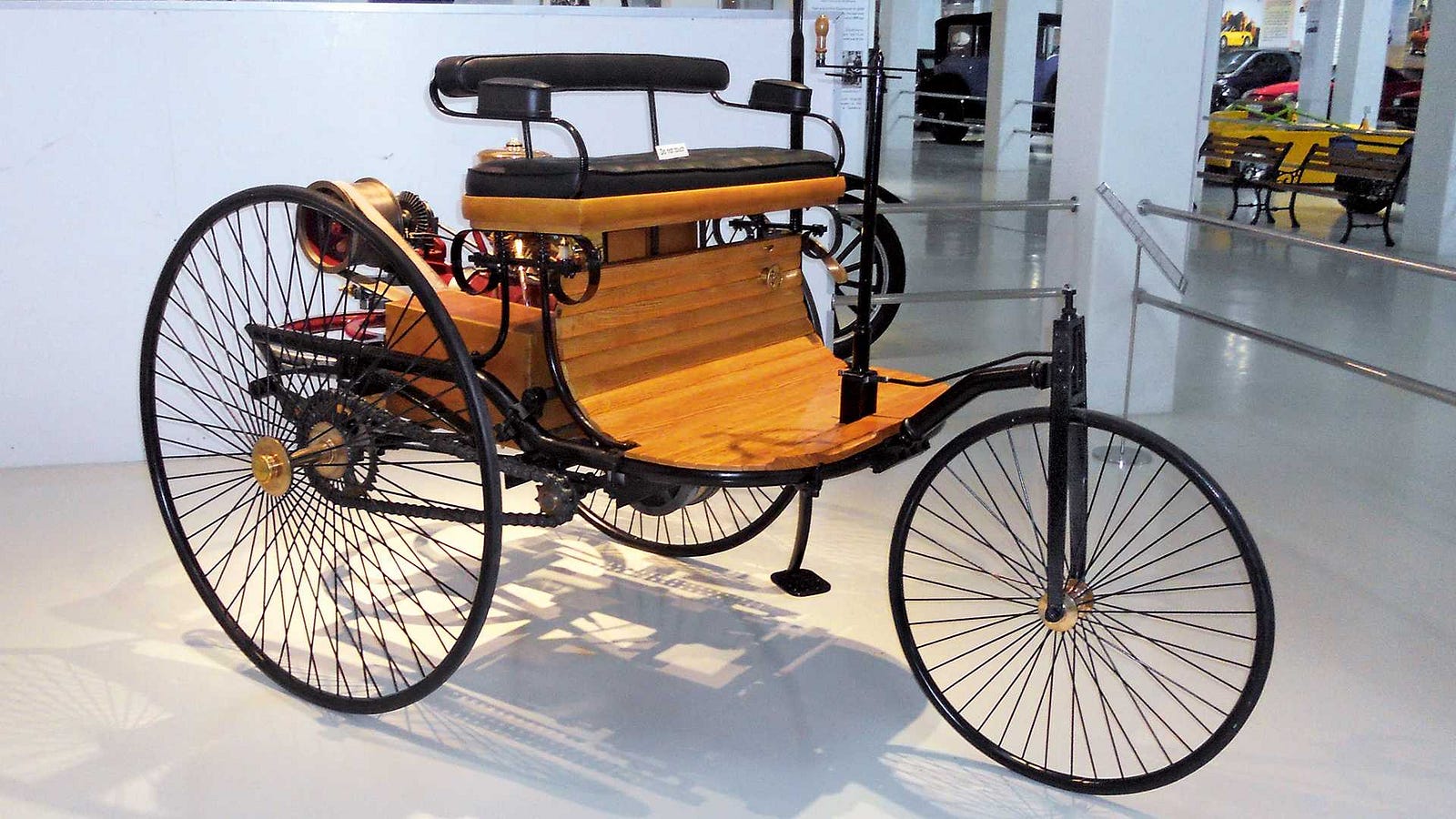 1884 La prima automobile a motore elettrico – Gianni Mollo – Medium