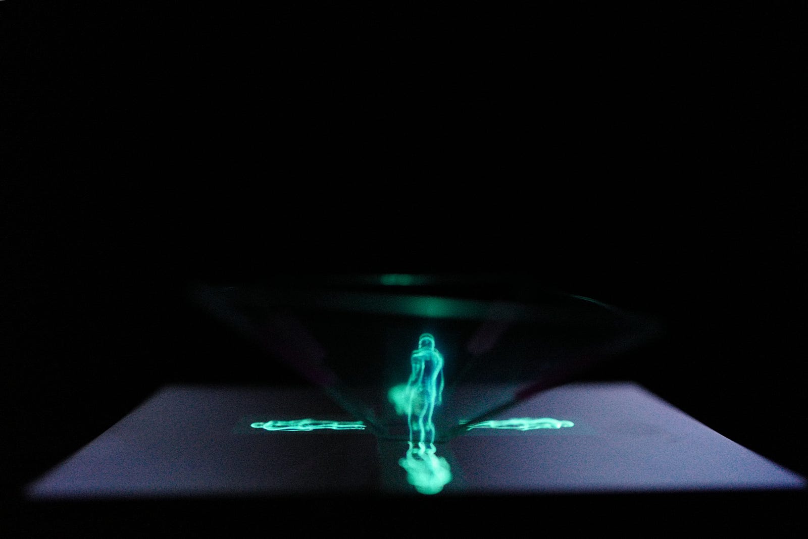 How to turn your smartphone into a 3D hologram projector