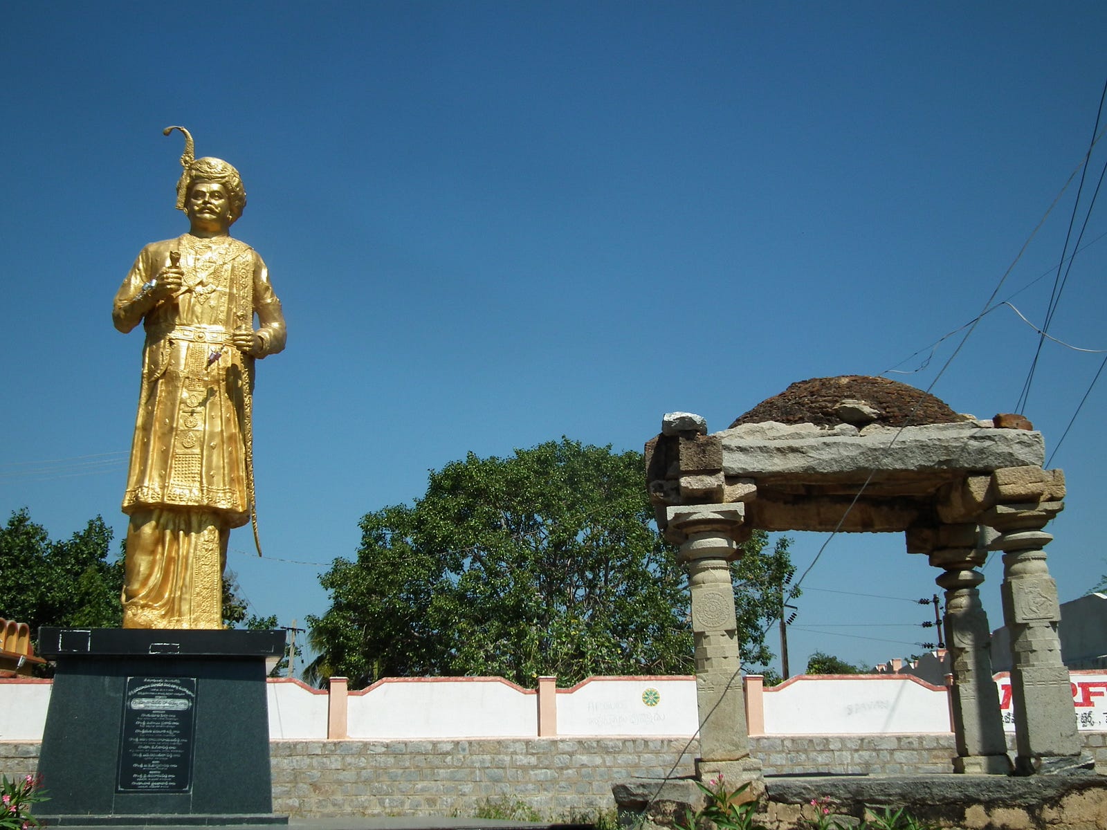 Penukonda — A forgotten capital, a ruined hamlet on a hillock and an ...
