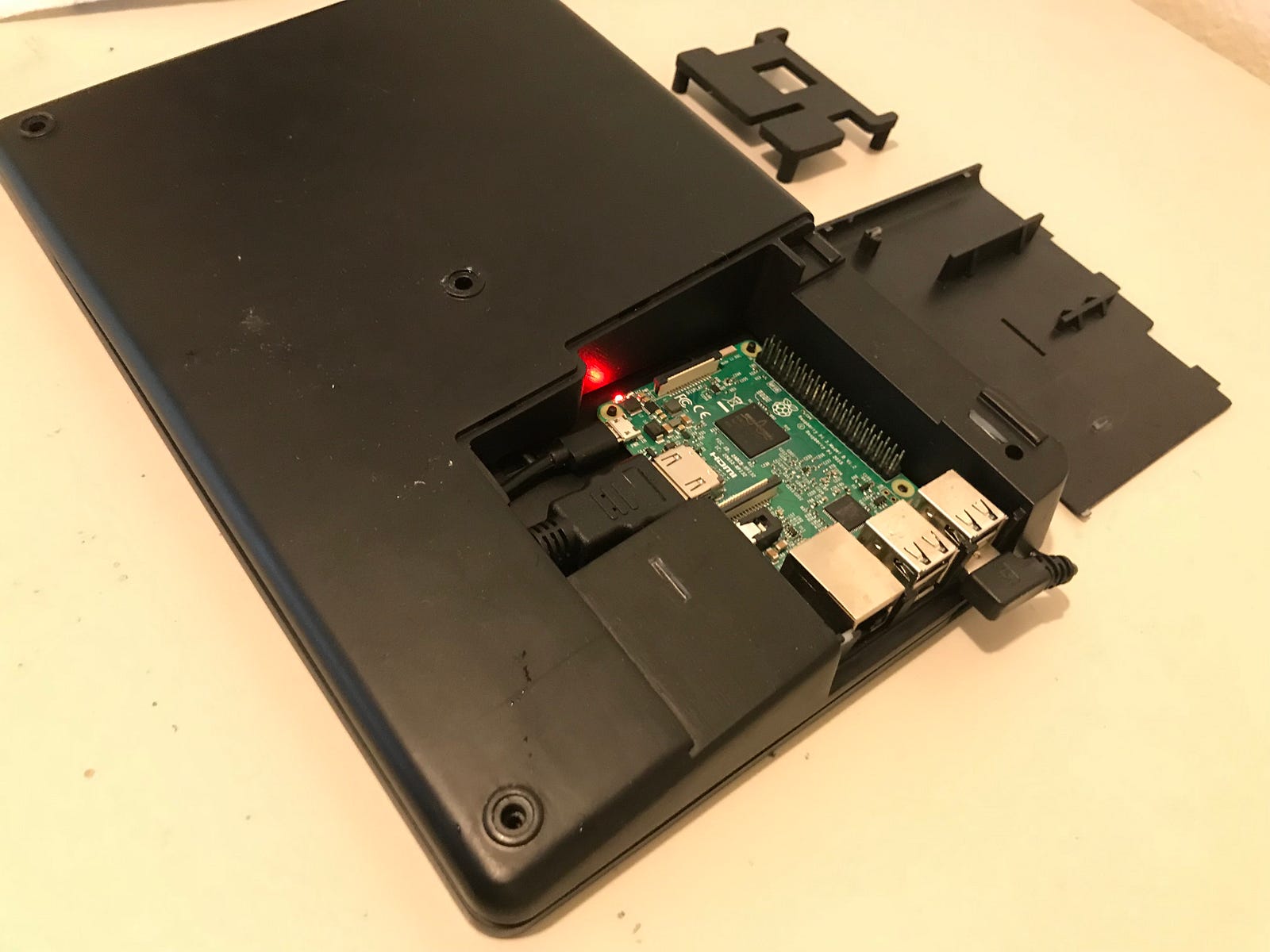 Hands-On with the SunFounder RasPad Raspberry Pi Tablet