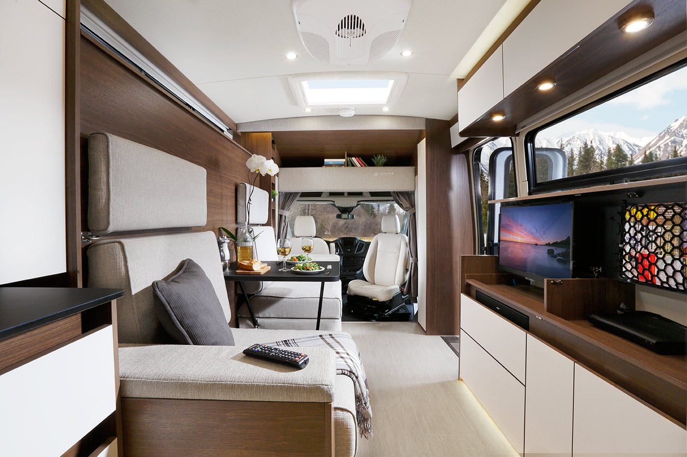 The All-New WONDER by Leisure Travel Vans – Leisure Vans – Medium