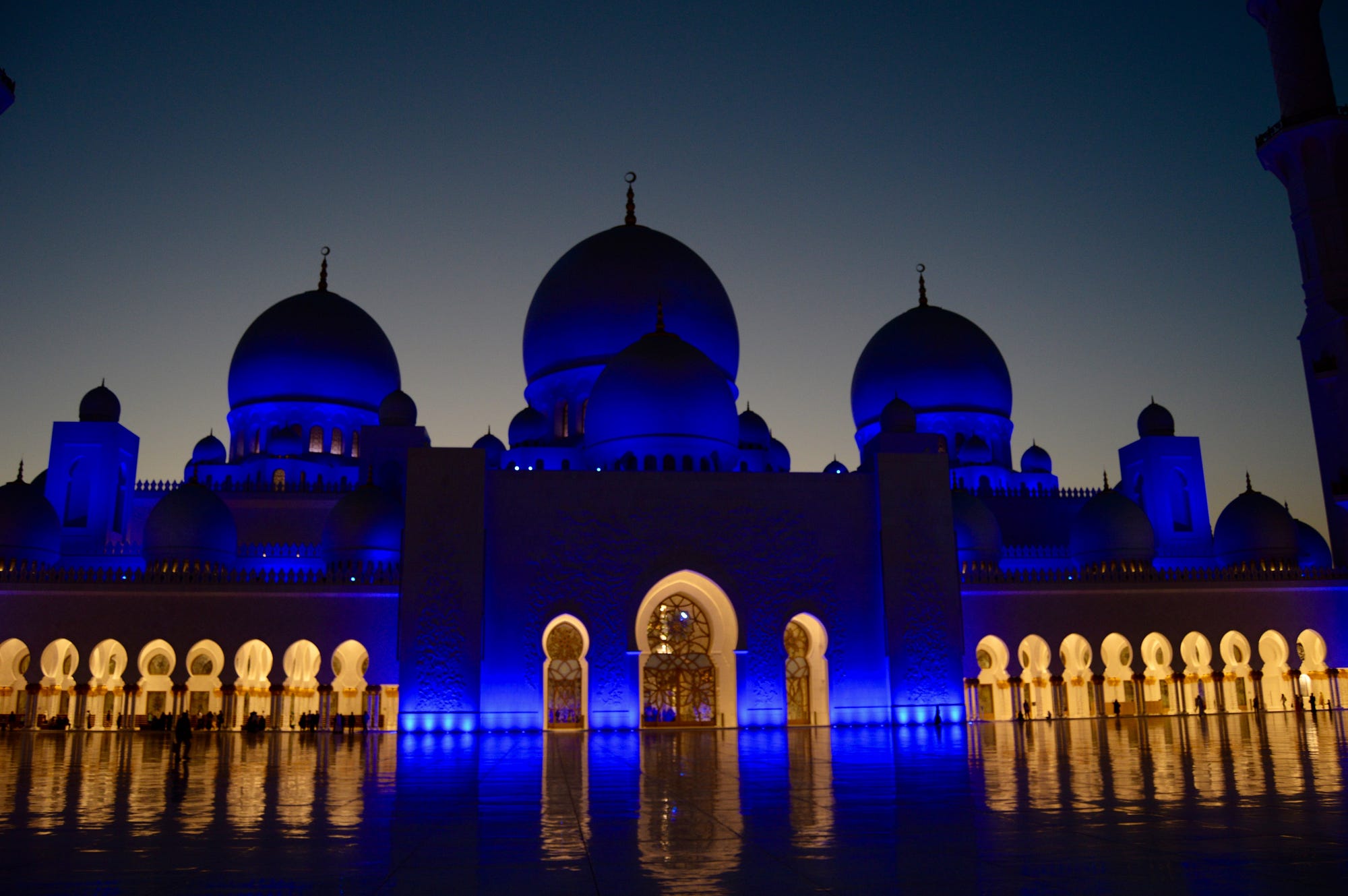 A place you should visit: Sunset at The Sheikh Zayed Mosque