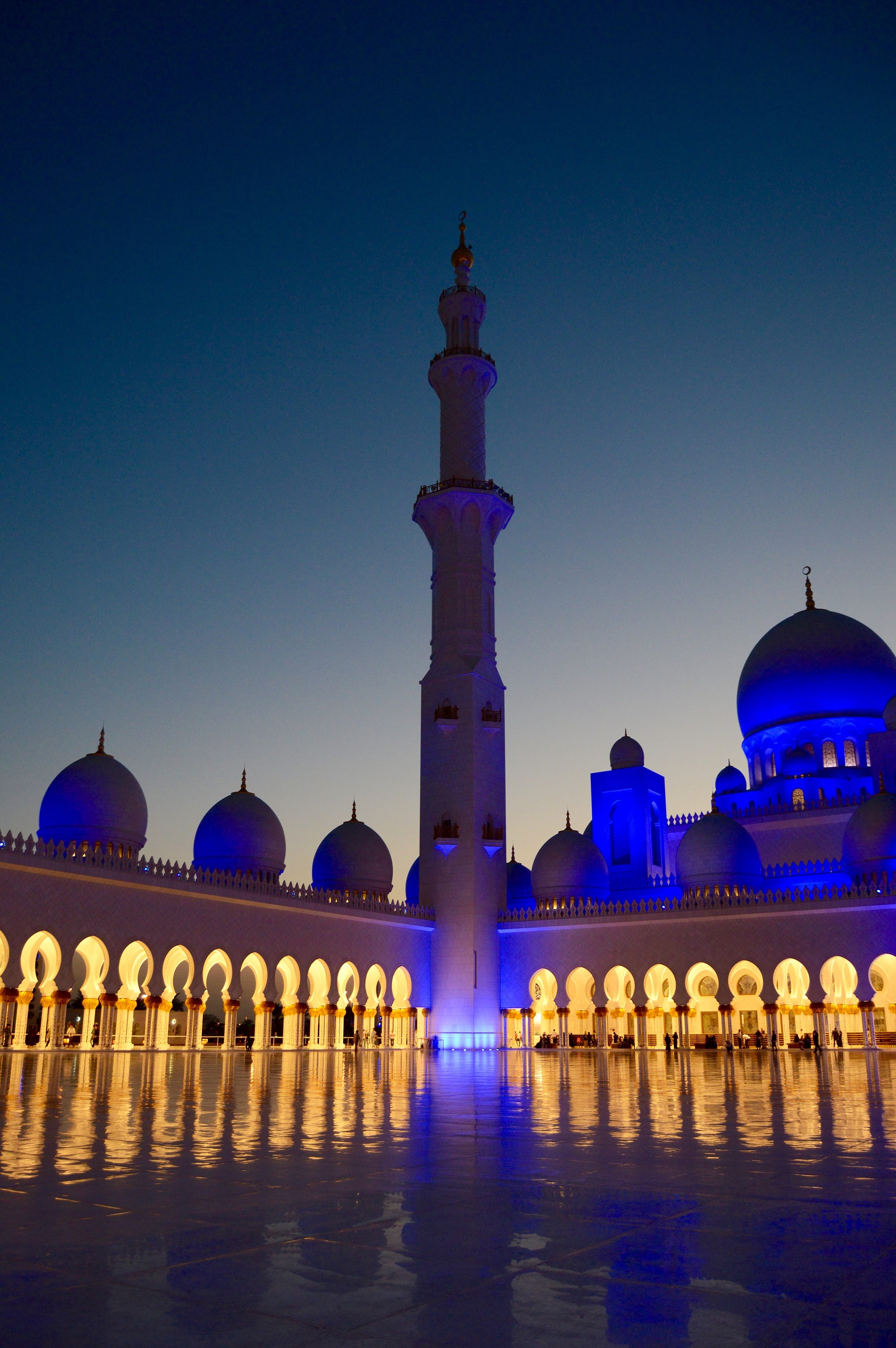 A place you should visit: Sunset at The Sheikh Zayed Mosque