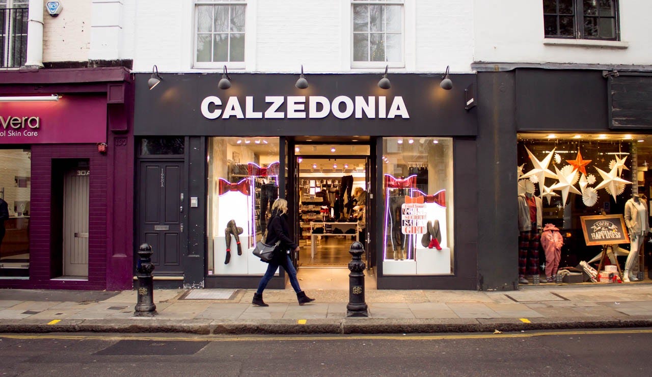 “Showrooming” and “webrooming” are changing how people experience ...