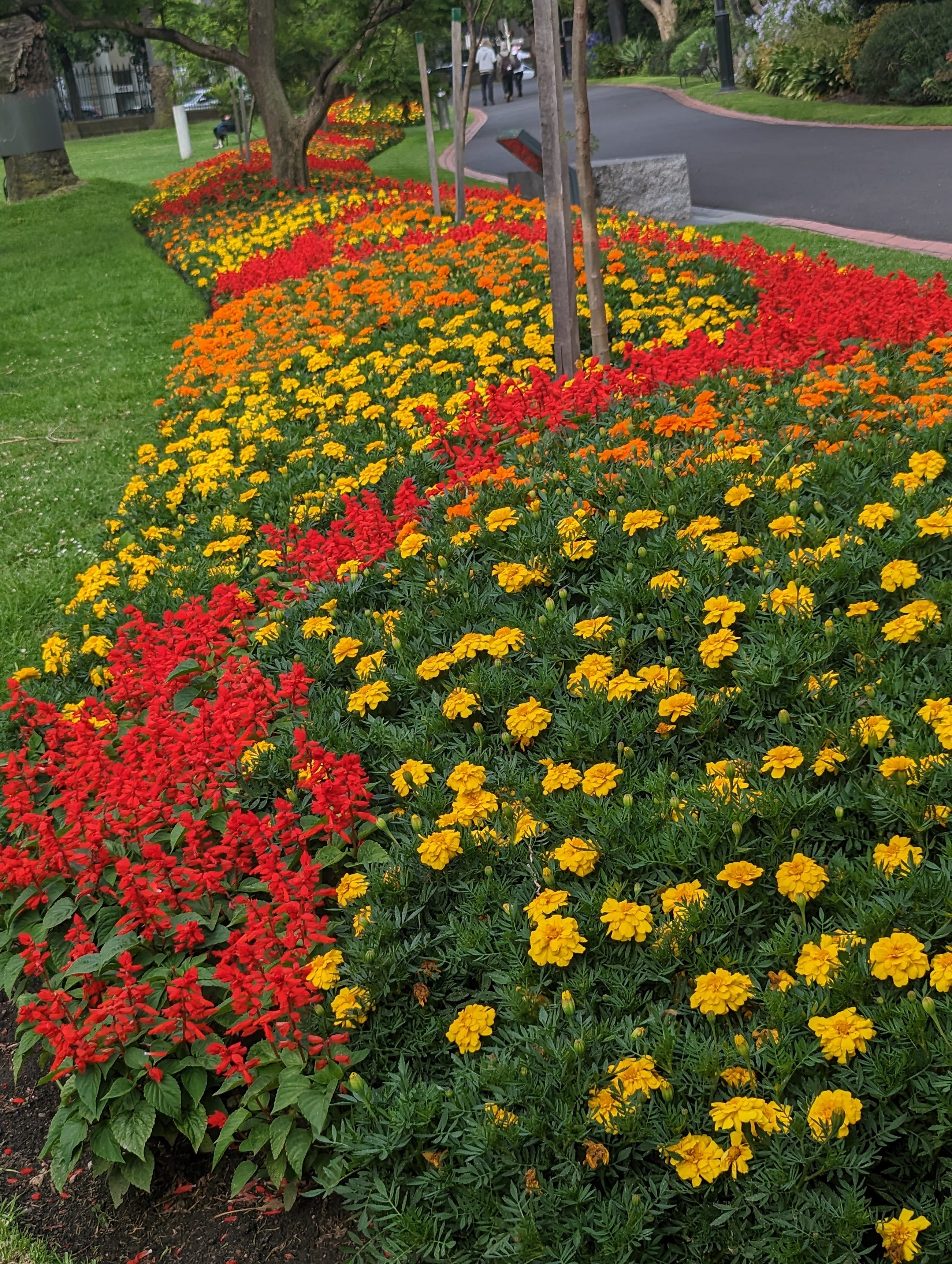 This cover very small number of beautiful gardens display. It’s difficult to recreate these ...