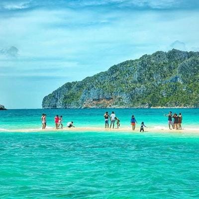 Isla de Gigantes: Island Hop in Iloilo’s Enchanting Paradise Islands