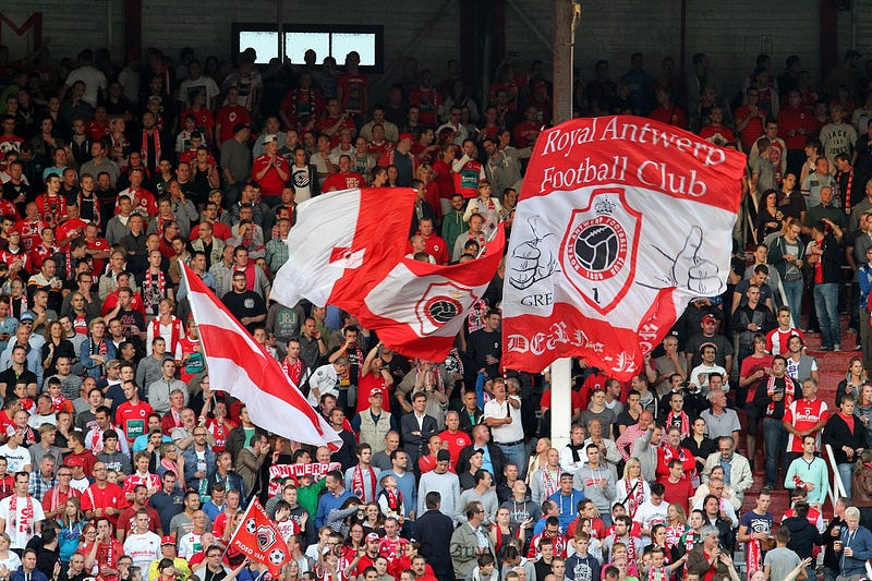 Wat is dat nu, een echte Antwerpsupporter? – FC Socrates – Medium